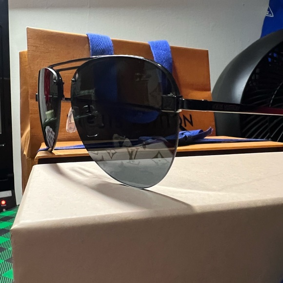 Louis Vuitton | Accessories | Louis Vuitton Clockwise Dark Gun Metal ...